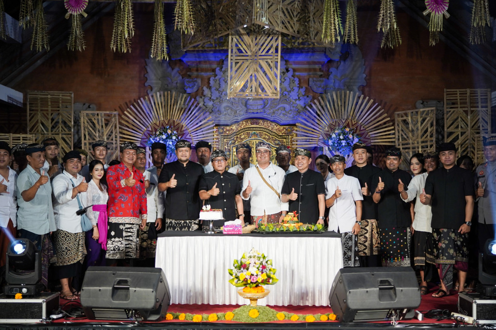 Bupati Giri Prasta Beri Motivasi Generasi Z di HUT Ke-49 ST Dharma Guna ...