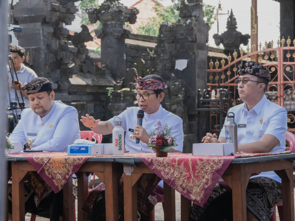 100 Hari kepemimpinan Bupati I Wayan Adi Arnawa dan Wabup Bagus Alit ...