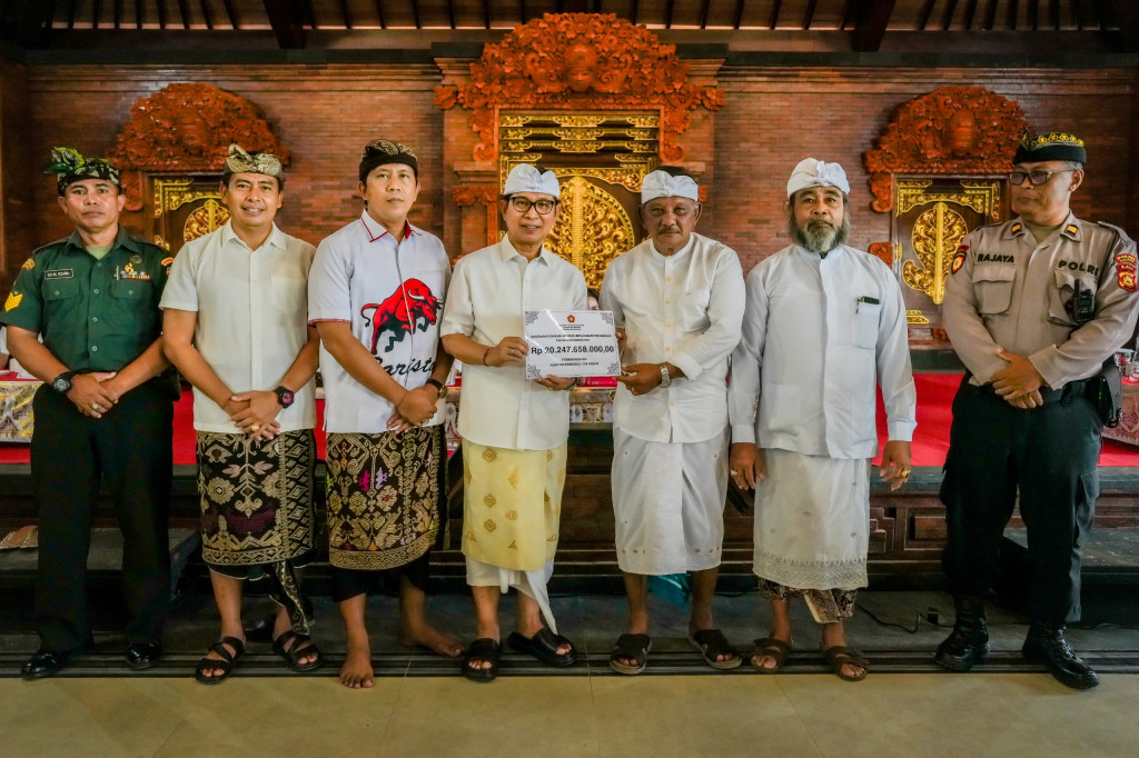 Resmikan Gedung Kantor Perbekel Gulingan, Bupati Adi Arnawa Tekankan ...
