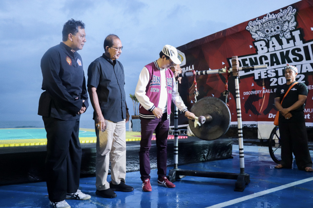 Proyeksikan Silat Sebagai Sport Tourism di Bali, Wabup Suiasa Buka ...