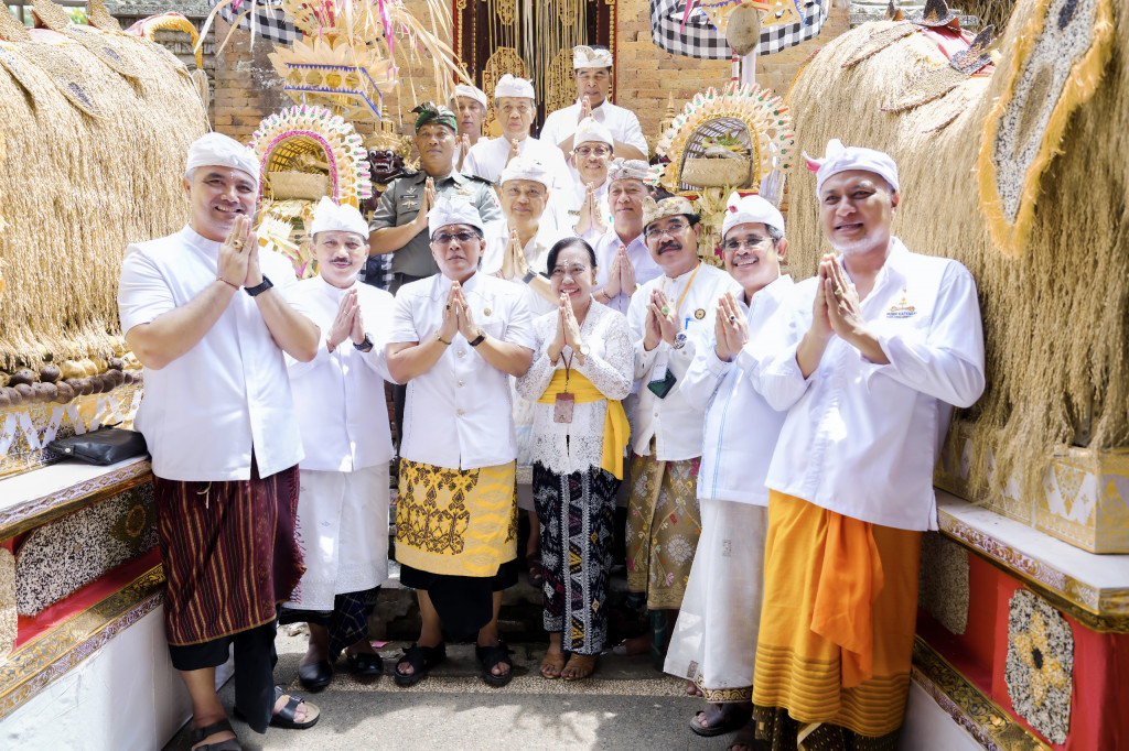 Wujud Implementasi Kepemimpinan Berbasis Tri Hita Karana Bupati Giri ...