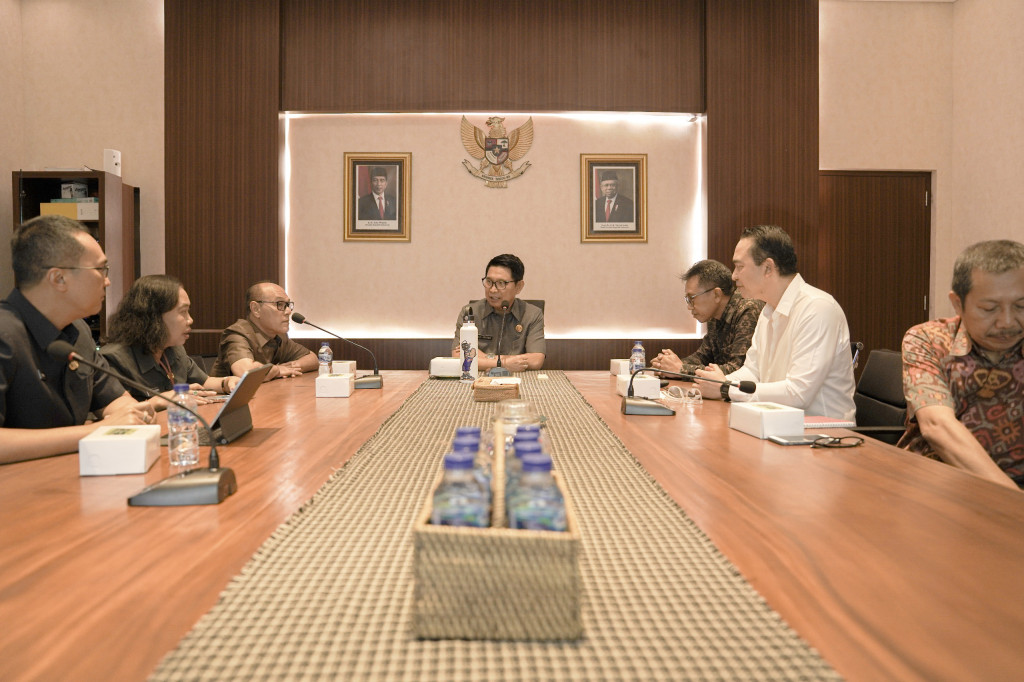 Sekda Adi Arnawa Pimpin Rapat Pemaparan MRT | Kab Badung