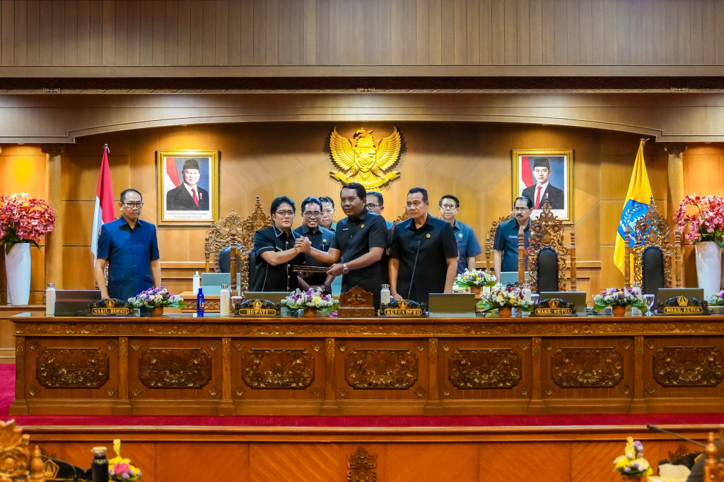 Bupati Giri Prasta Umumkan Besaran UMK Badung Tahun 2024 Ditetapkan 3. ...