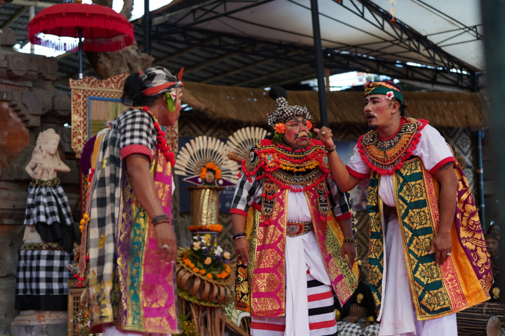 Sanggar Seni Majalanggu Duta Kabupaten Badung Tampilkan “Arja Cupak ...