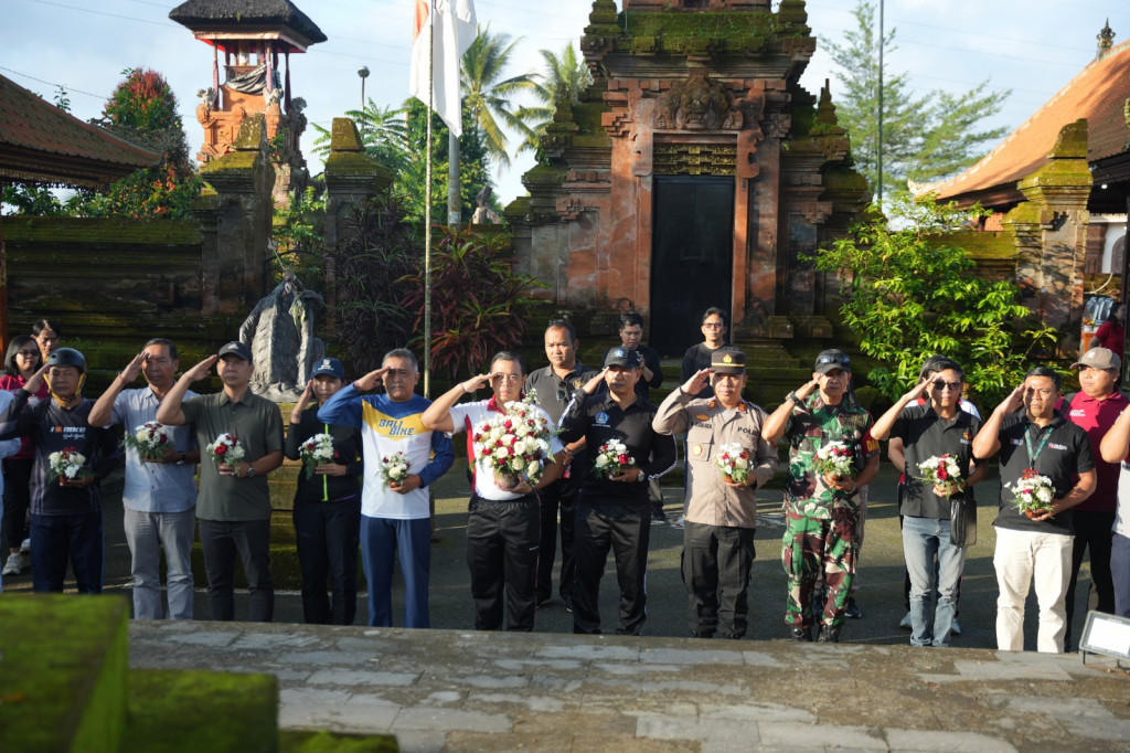 Bakesbangpol dan KPU Badung Semarakkan HUT RI ke-80 Dengan Gowes dan ...