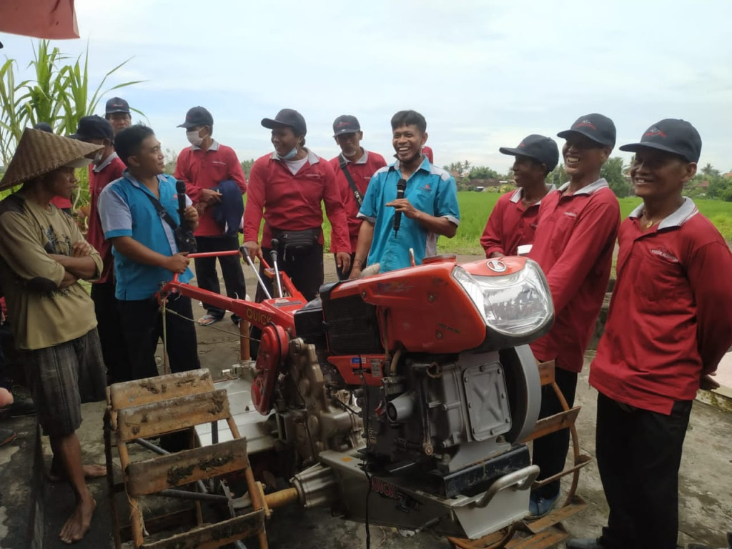 Sopir Traktor Langka, Petani Dilatih Menjadi Operator Alsintan | Kab Badung
